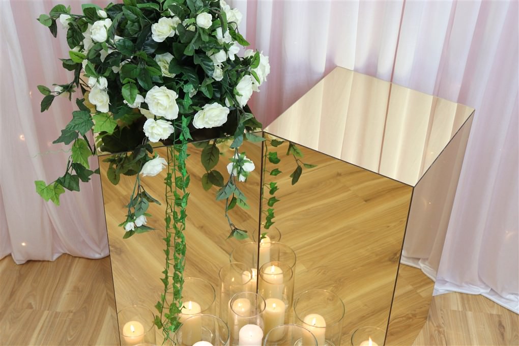 Gold Mirror Plinth (Medium) | Country Charm Event Hire
