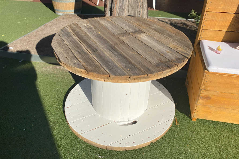 Large Cable Spool Table Cable Spool Table With Tractor Seats DIY