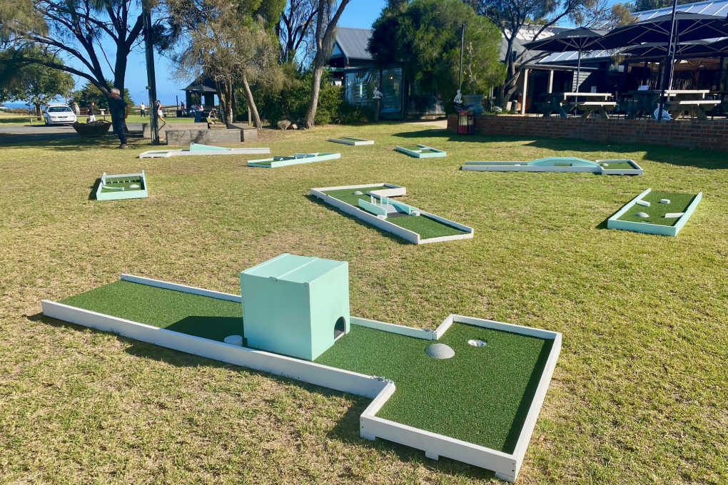 9 Hole Mini Golf Hire - Melbourne | Country Charm Event Hire